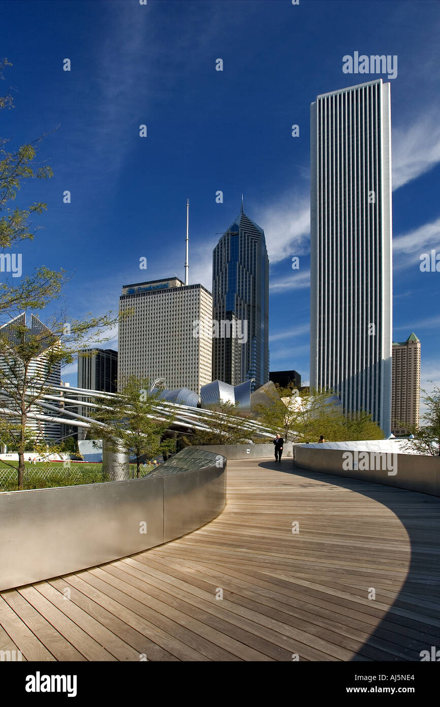 Chicago millennium park walk hi-res stock photography and images - Alamy