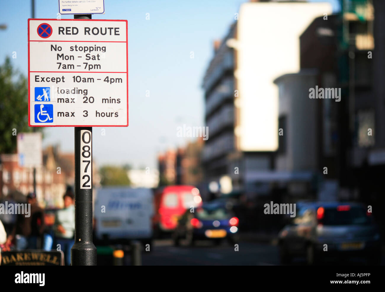 Road london sign hi-res stock photography and images - Alamy