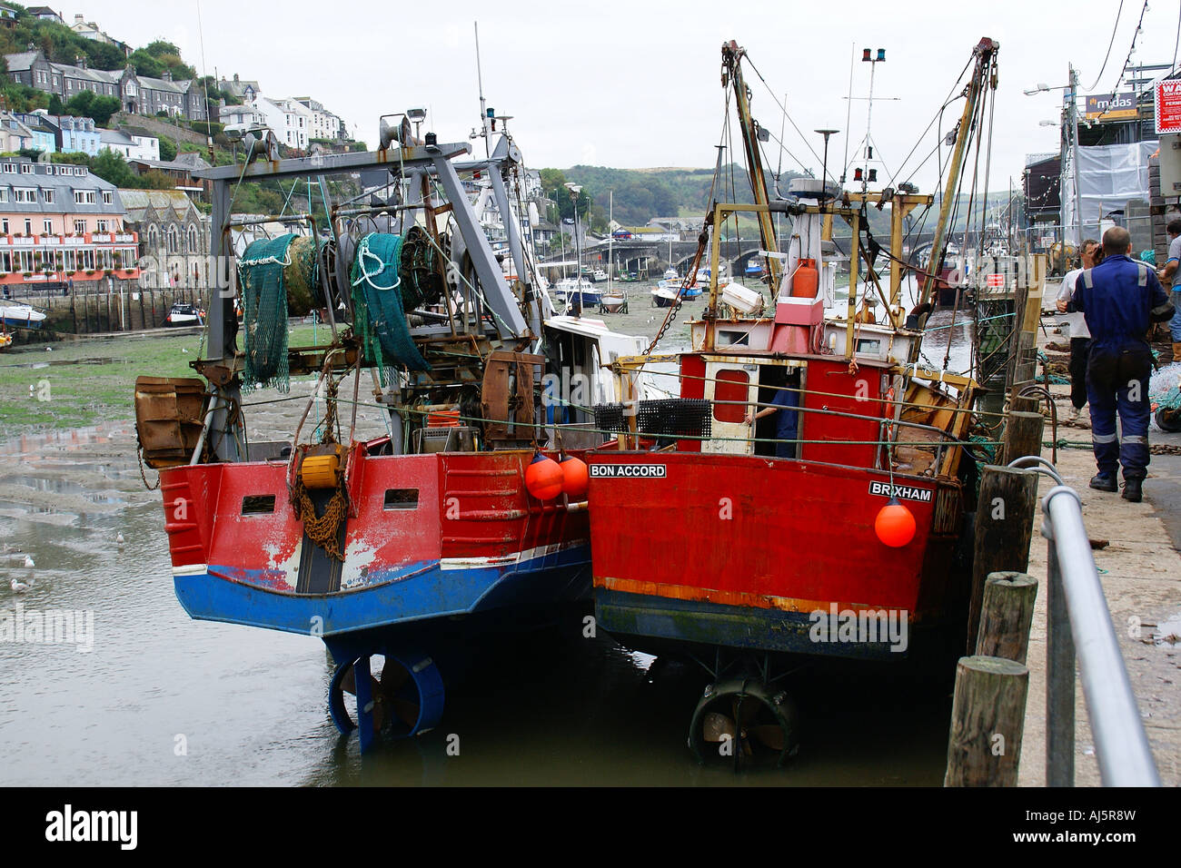 Looe Cornwall Fishing boats at low tide Stock Photo - Alamy