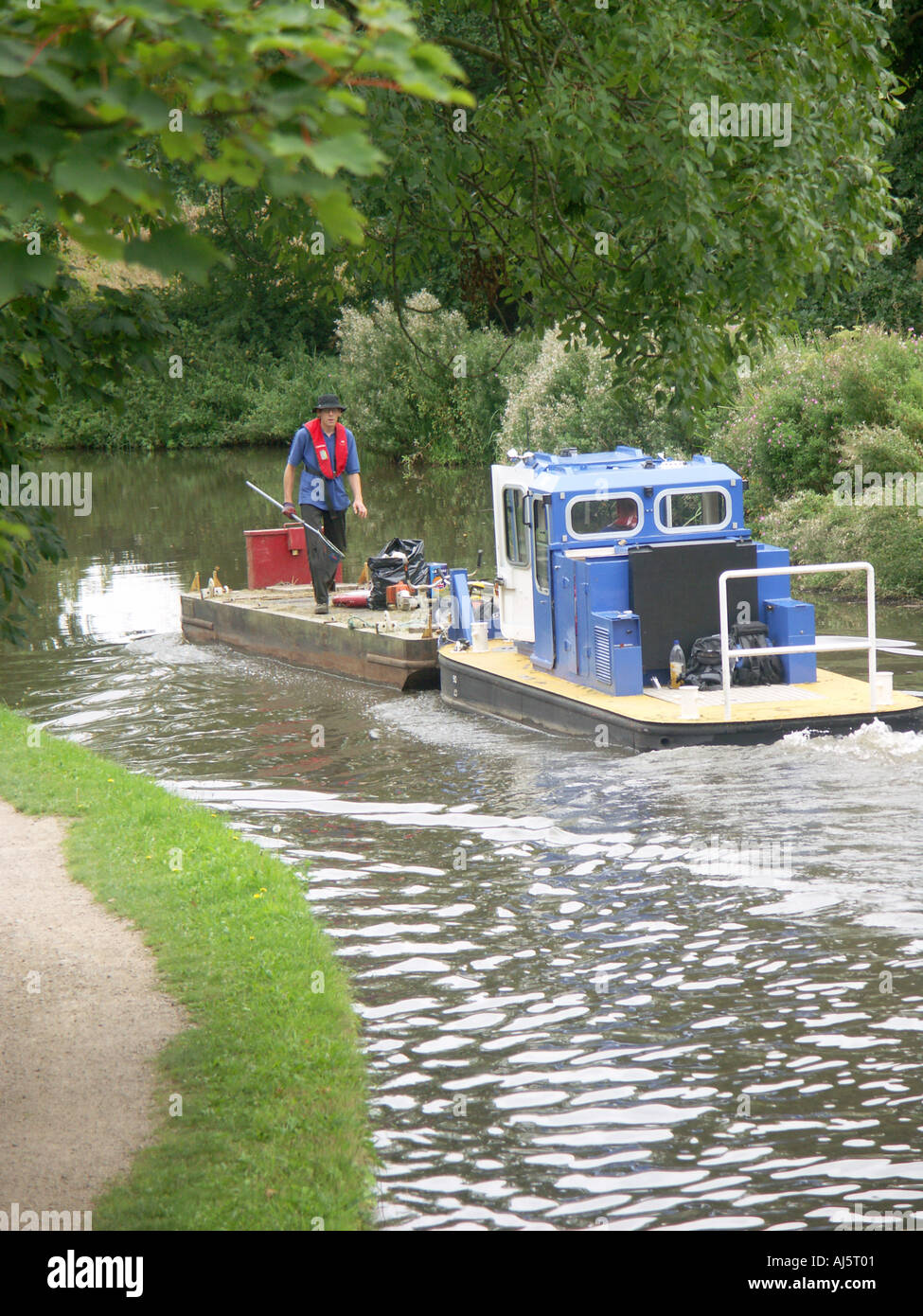 Workers manually clearing litter from a canal in the Midlands Stock ...