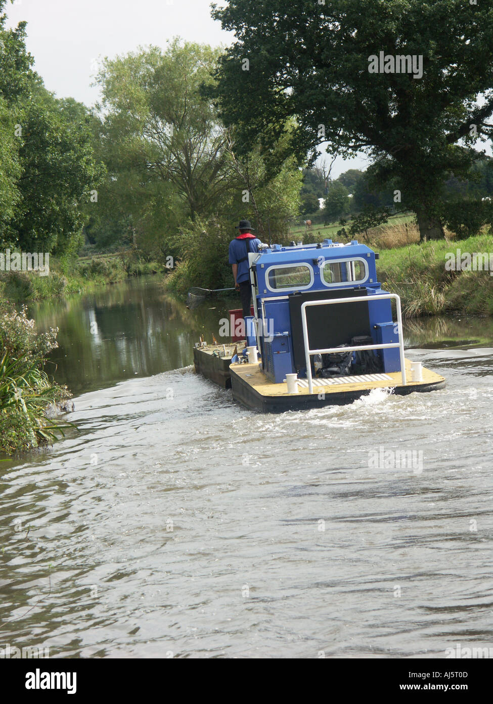 Workers manually clearing litter from a canal in the Midlands Stock ...