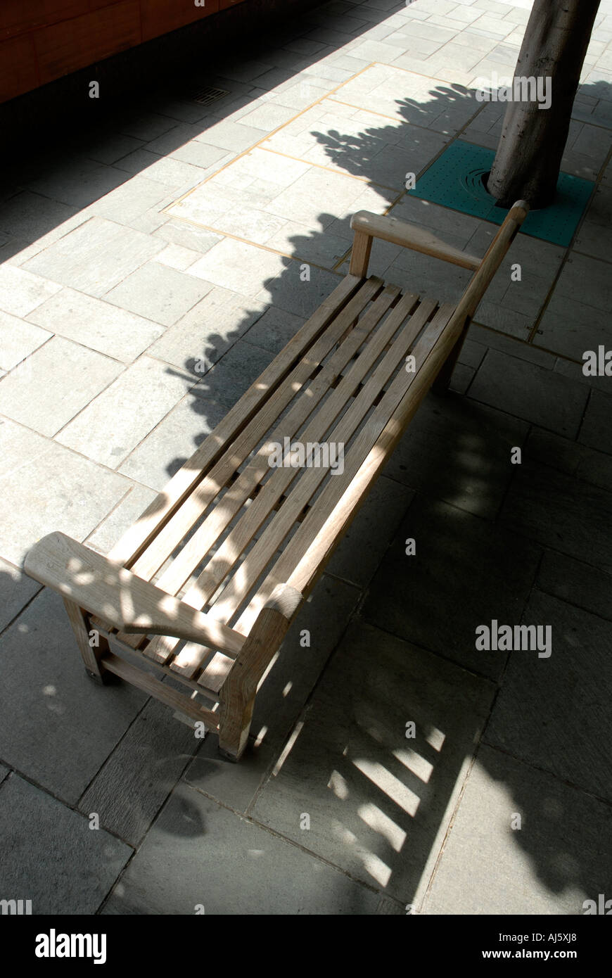 Park bench in the City of London Stock Photo - Alamy