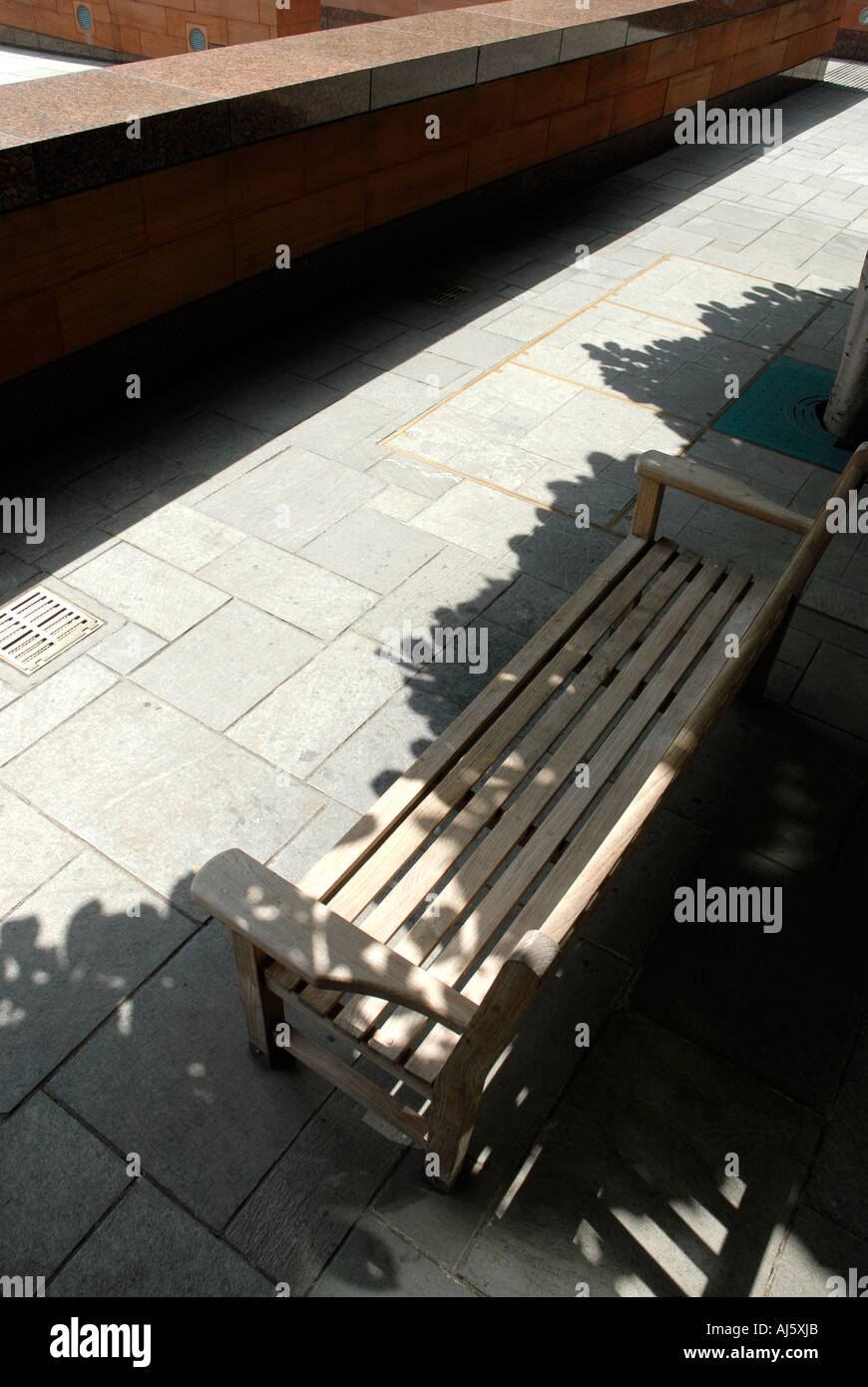 Park bench in the City of London Stock Photo - Alamy