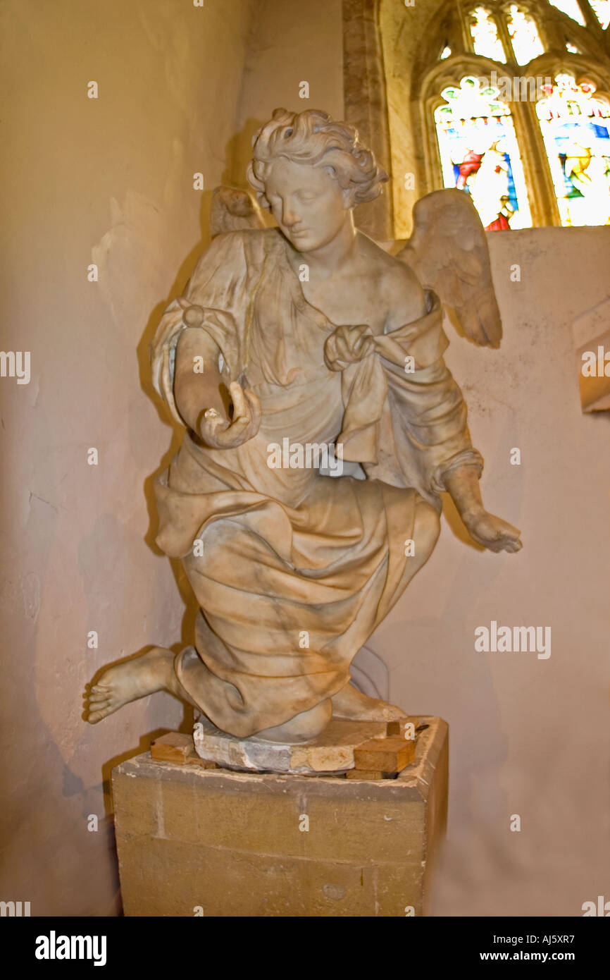 Angel statues, St Andrews church, Burnham Stock Photo - Alamy