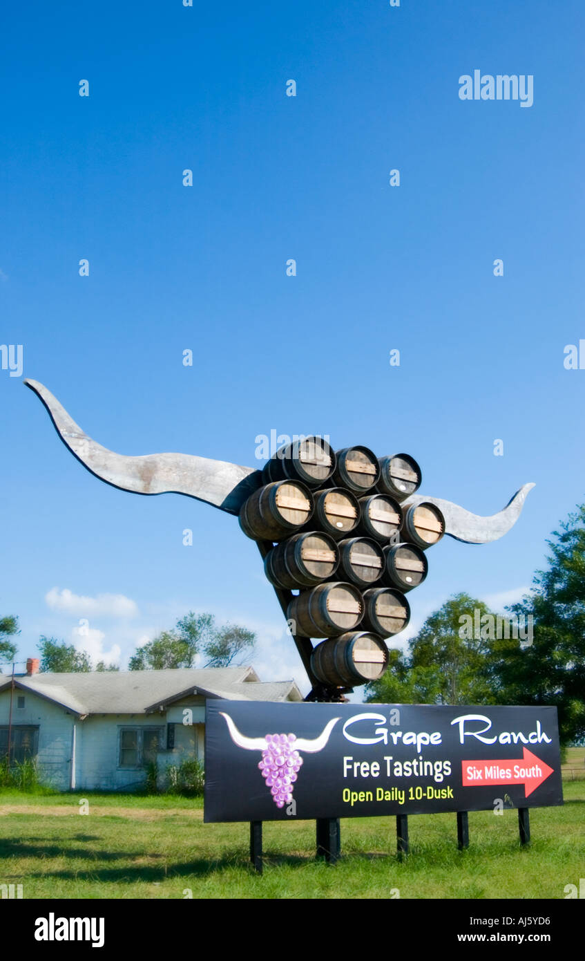 Winery road signs hi-res stock photography and images - Alamy