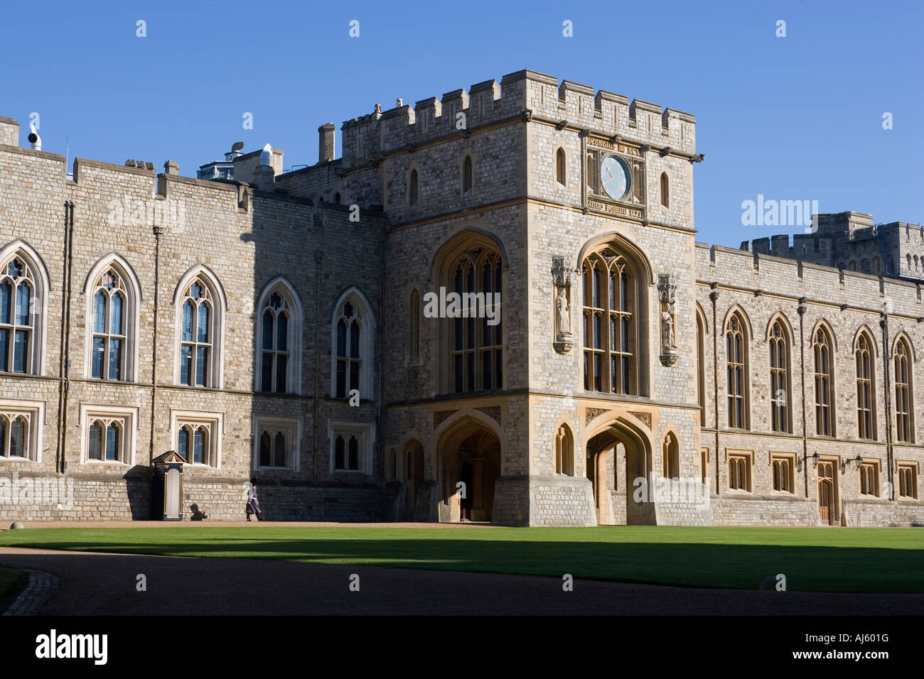 Windsor castle exterior grounds hi-res stock photography and images - Alamy