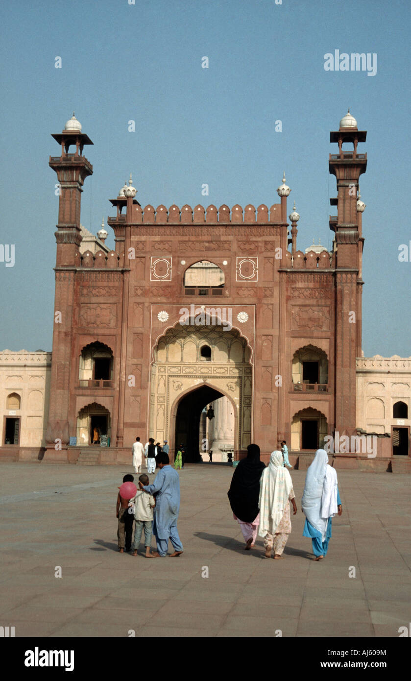 Pakistan Lahore Mosque Stock Photo - Alamy