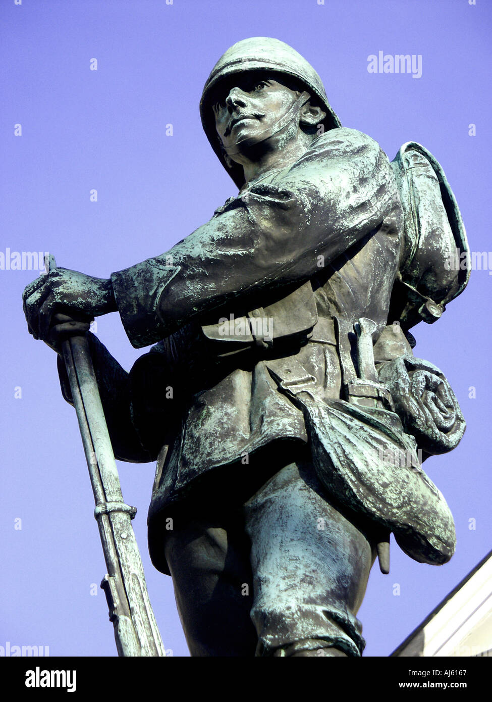 War statue hi-res stock photography and images - Alamy