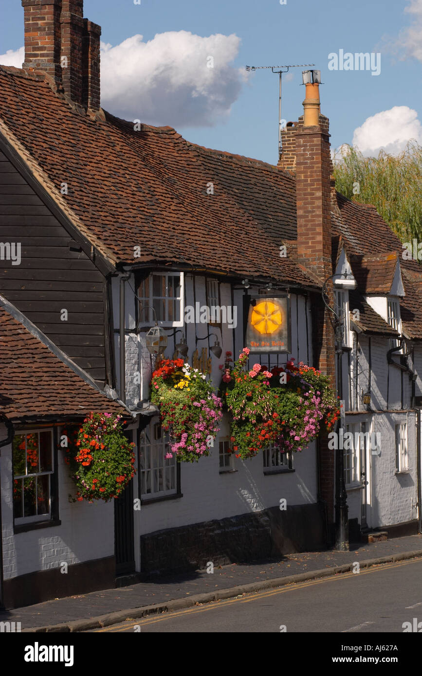 Old English country pub the Six Bells in St Michaels Hertfordshire ...