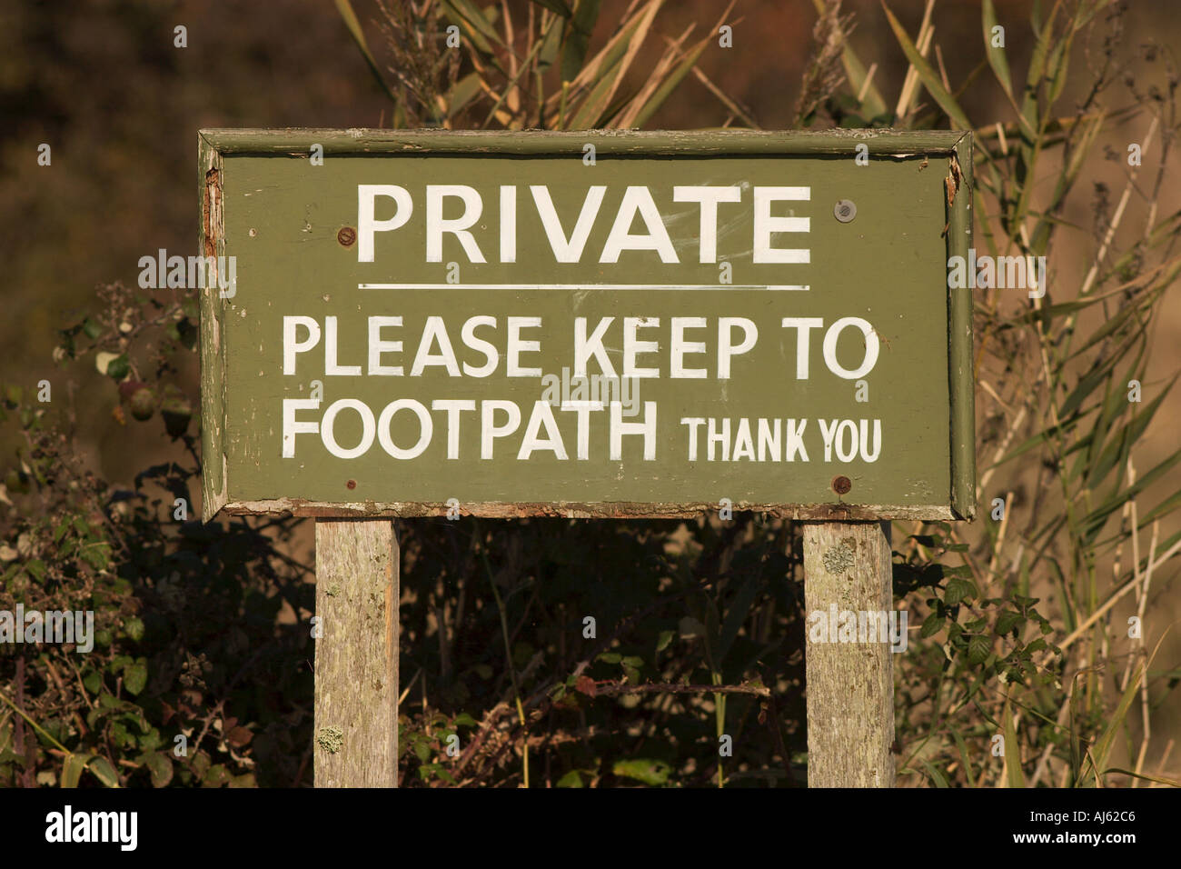 Private please keep to footpath sign Stock Photo - Alamy