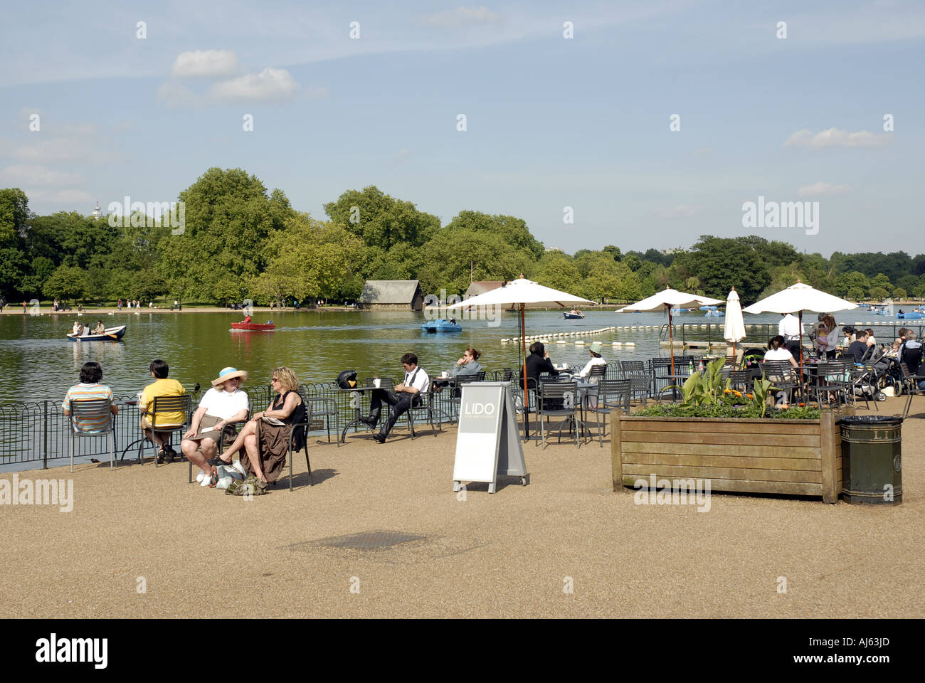 Serpentine Lido cafe in Hyde Park London Stock Photo - Alamy