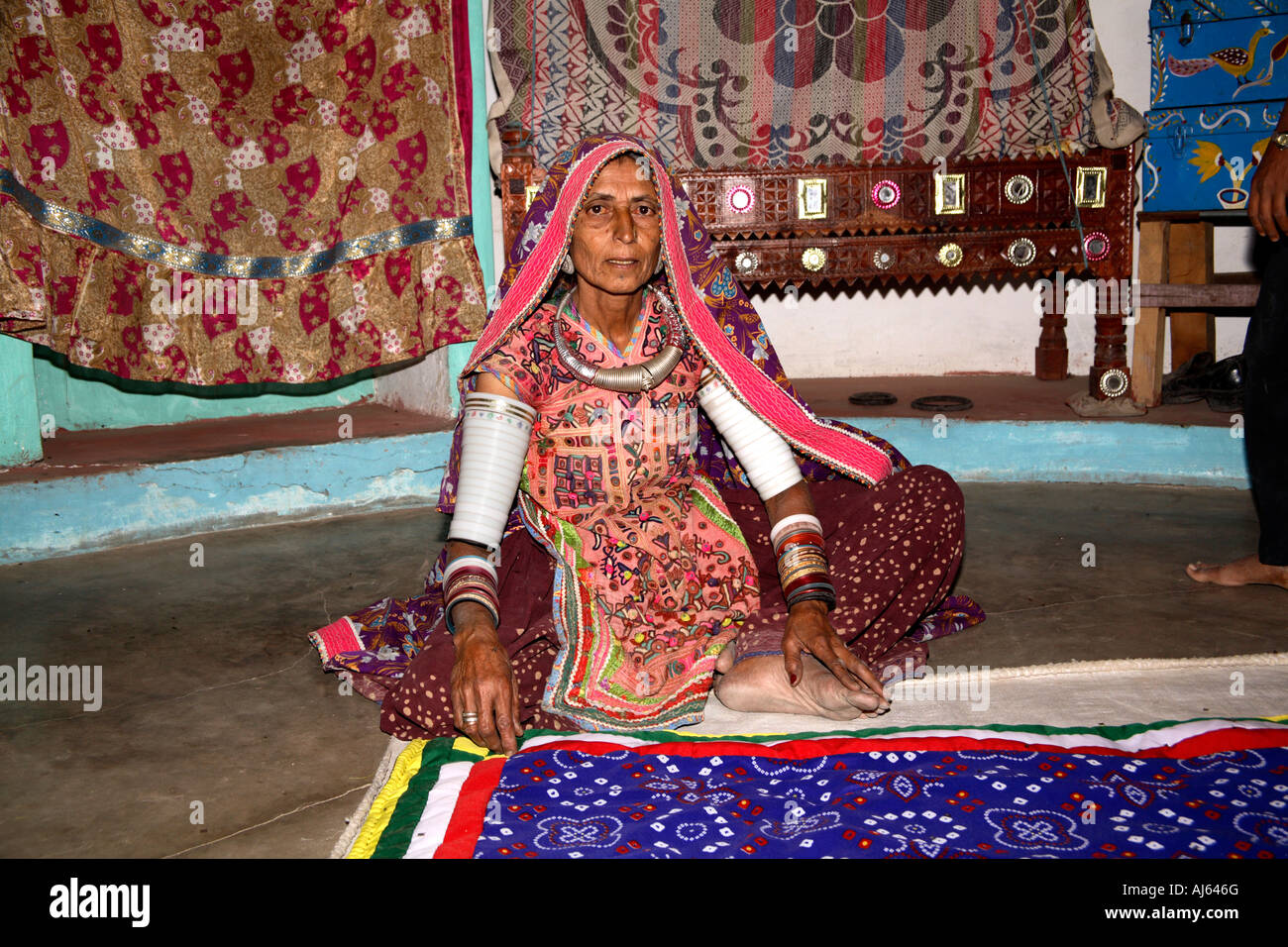 Harijan tribal woman in her bhungas mud hut, Bhirandiara Village, Kutch ...