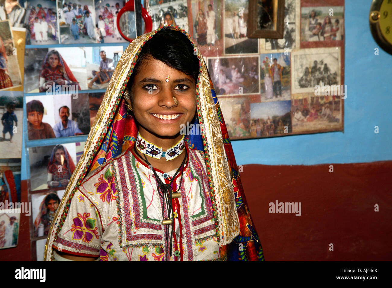 Young pretty Harijan tribal woman in her bhungas mud hut, Bhirandiara ...