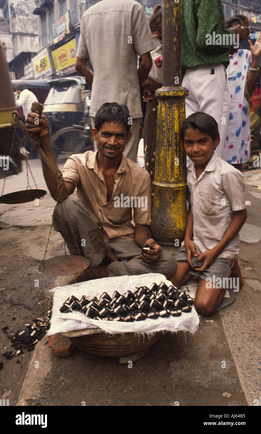 Indian boy smiling in market india hi-res stock photography and images ...