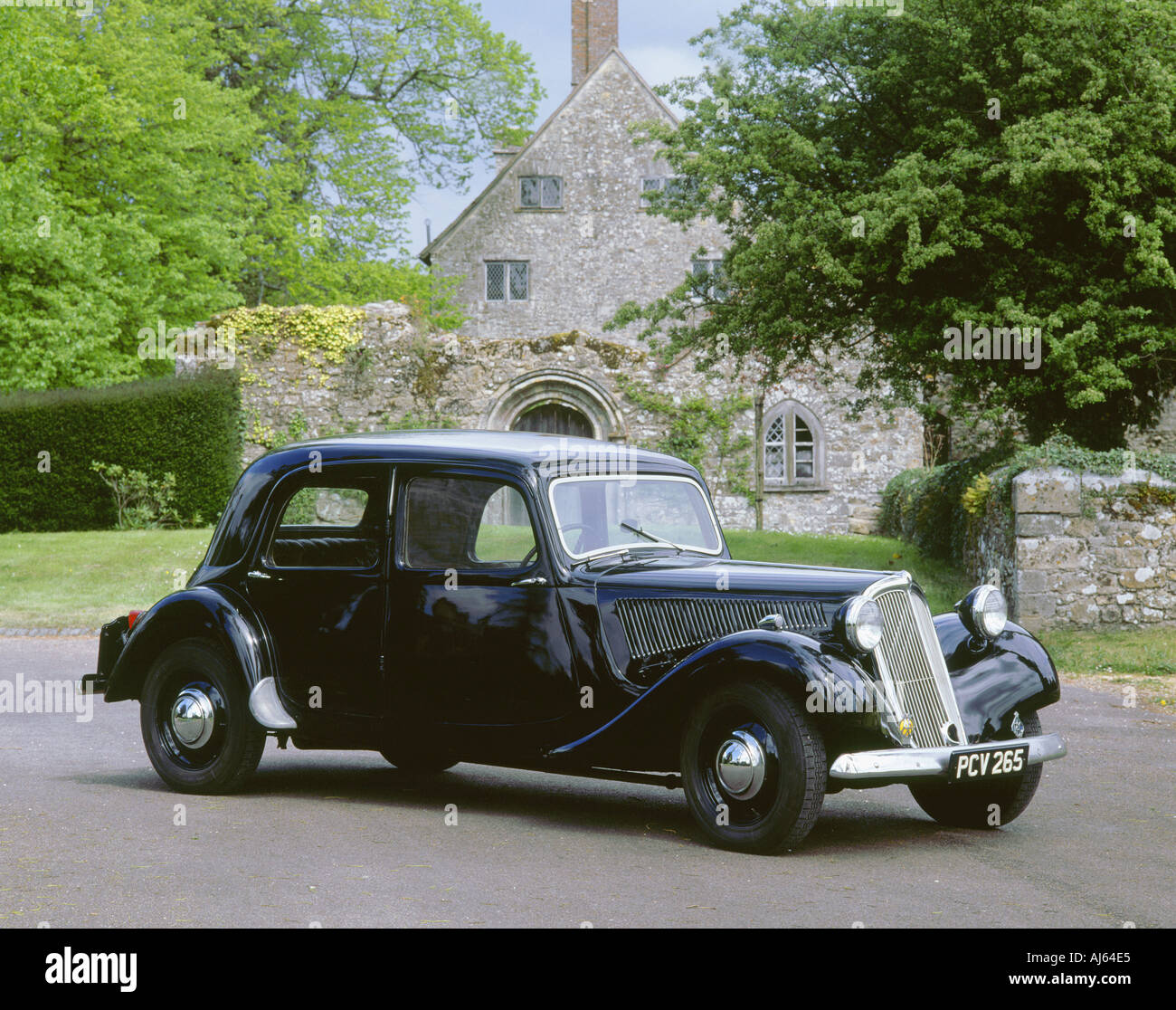 Citroen traction avant light 15 hi-res stock photography and images - Alamy