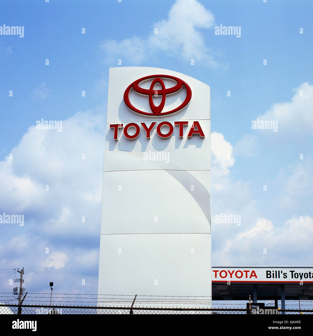 Toyota logo sign hi-res stock photography and images - Alamy