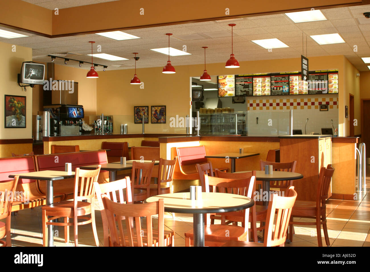 Empty restaurant chair hi-res stock photography and images - Alamy