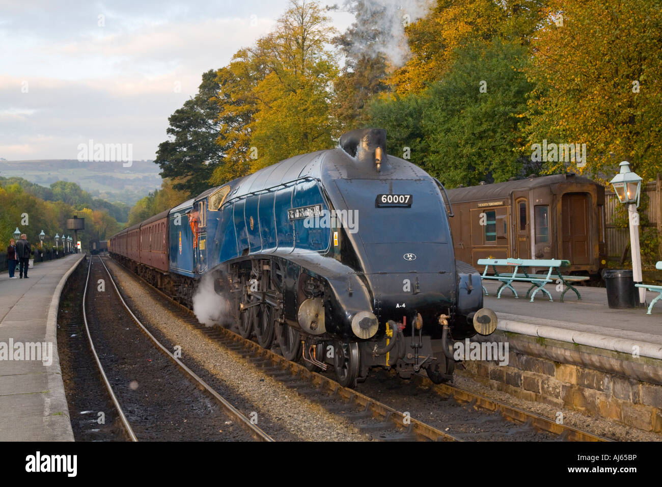 Sir Nigel Gresley LNER garter blue, London and North Eastern Railway ...