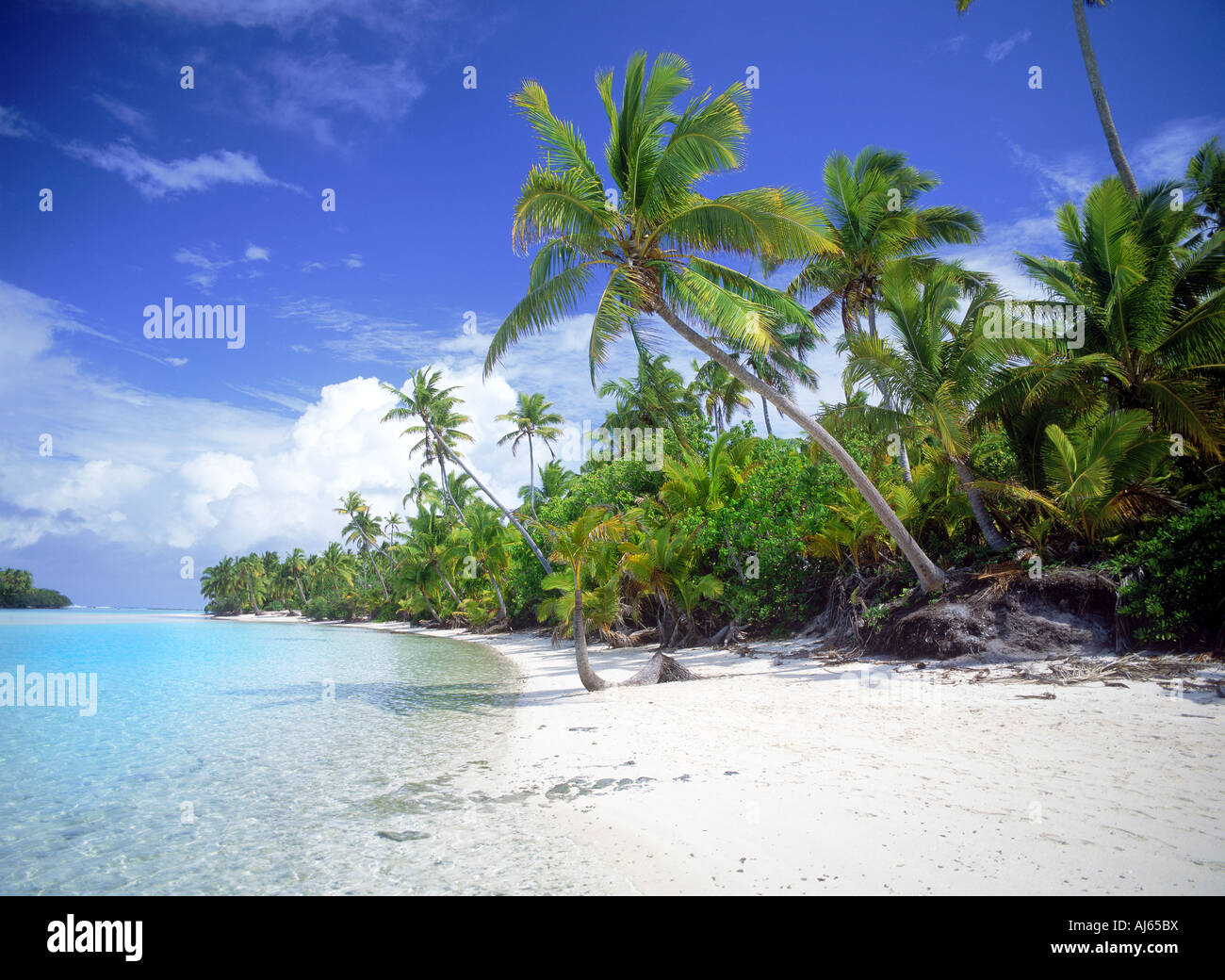 One Foot Island in Aitutaki Island lagoon is part of Cook Islands ...