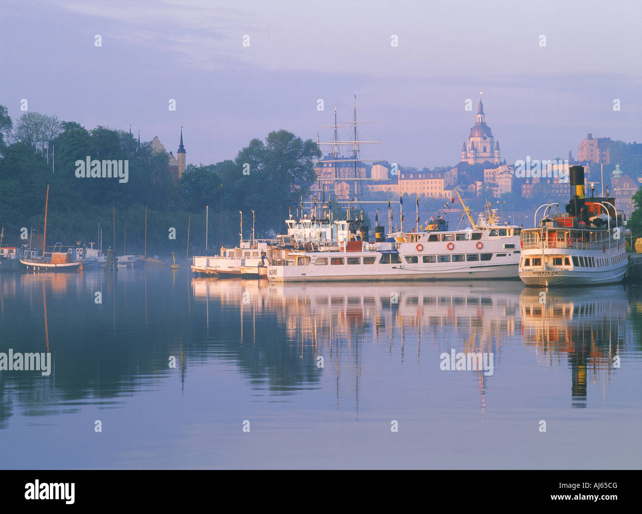 Boats and skyline with Katarina Church reflecting on glassy Nybroviken ...