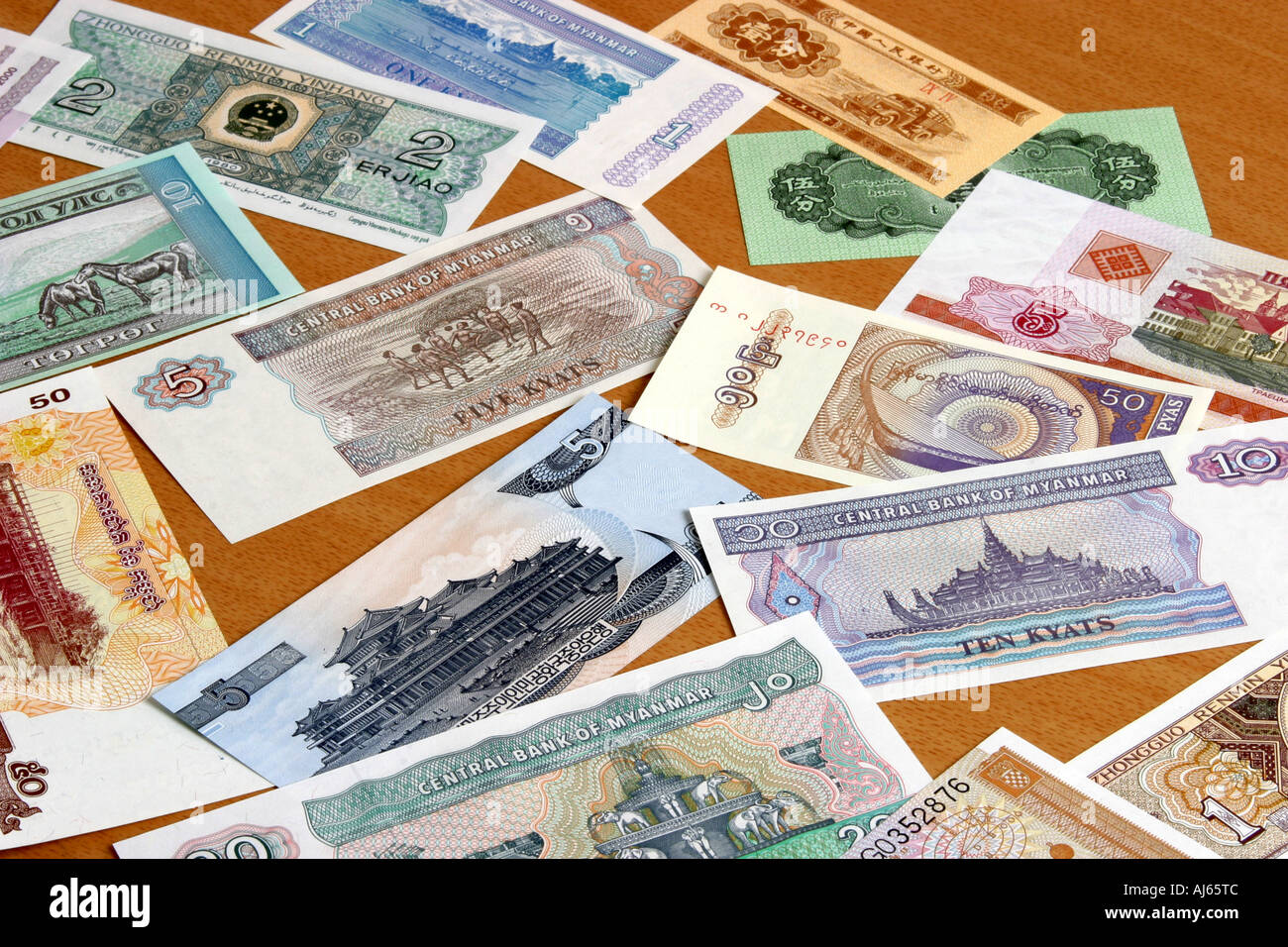 Collecting bank notes hi-res stock photography and images - Alamy
