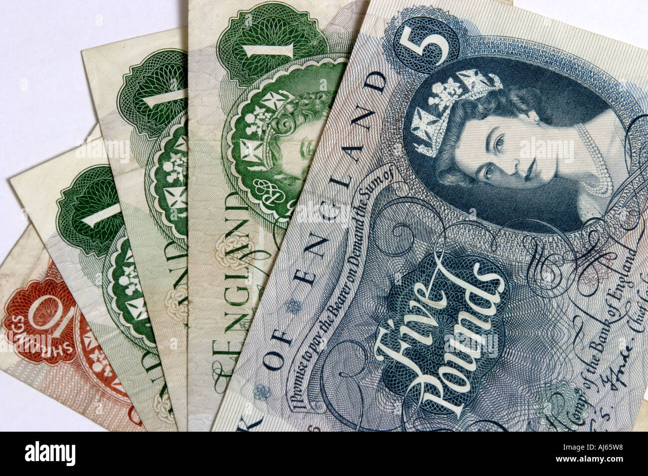 A collection of Bank of England notes from 1966 to 1970 Stock Photo - Alamy