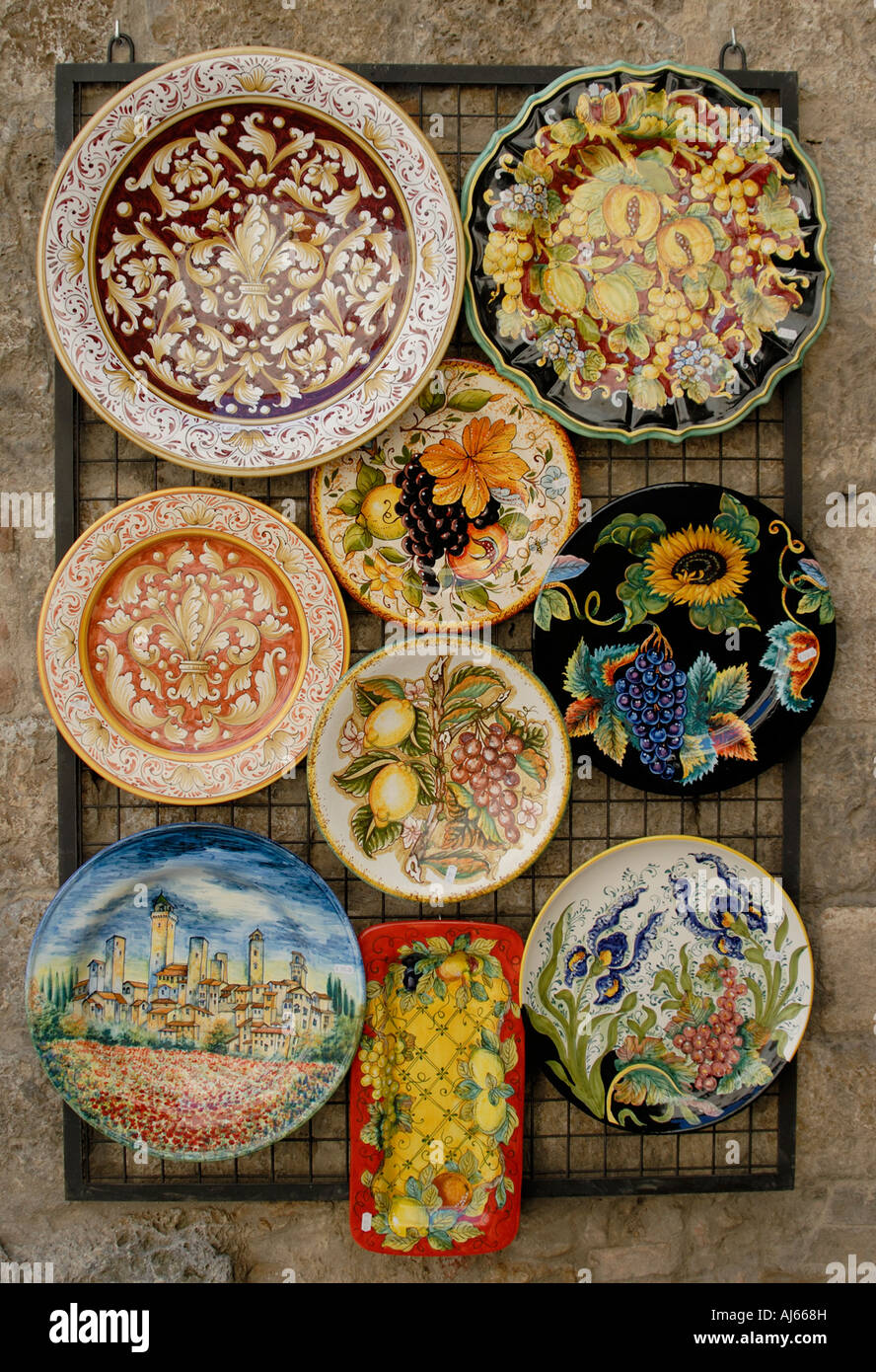 Painted plates hi-res stock photography and images - Alamy