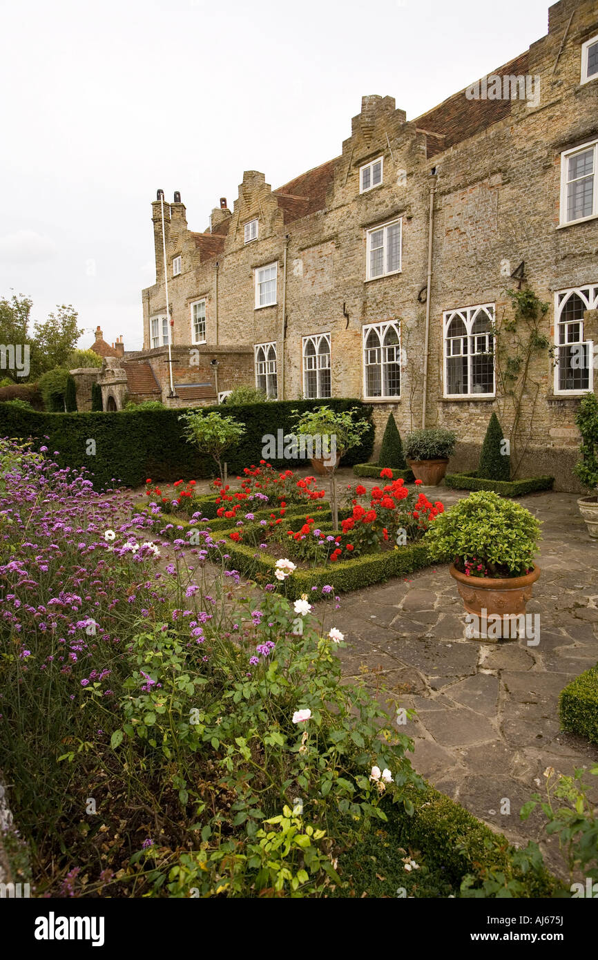 UK Kent Sandwich Strand Street Manwood Court garden Stock Photo - Alamy