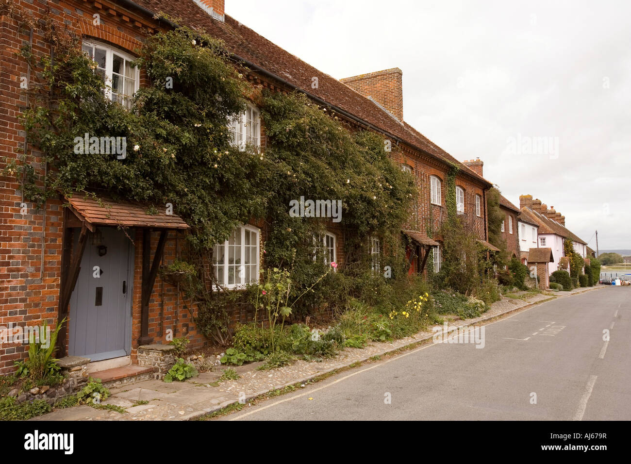 Cottage itchenor hi-res stock photography and images - Alamy