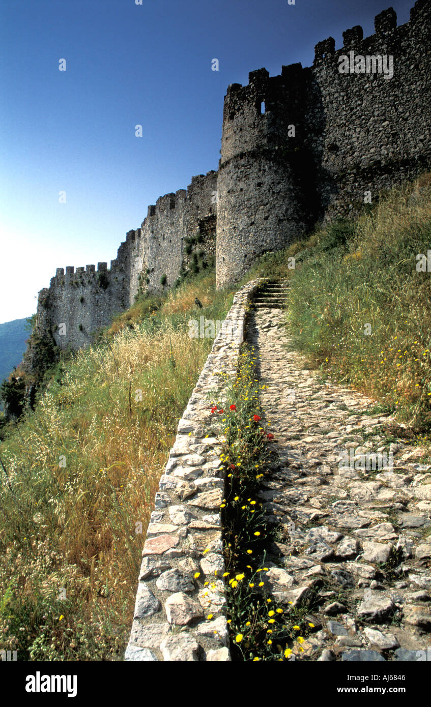 COBBLED PATH LEADING TO MEDIEVAL CASTLE OF MYSTRAS Stock Photo - Alamy