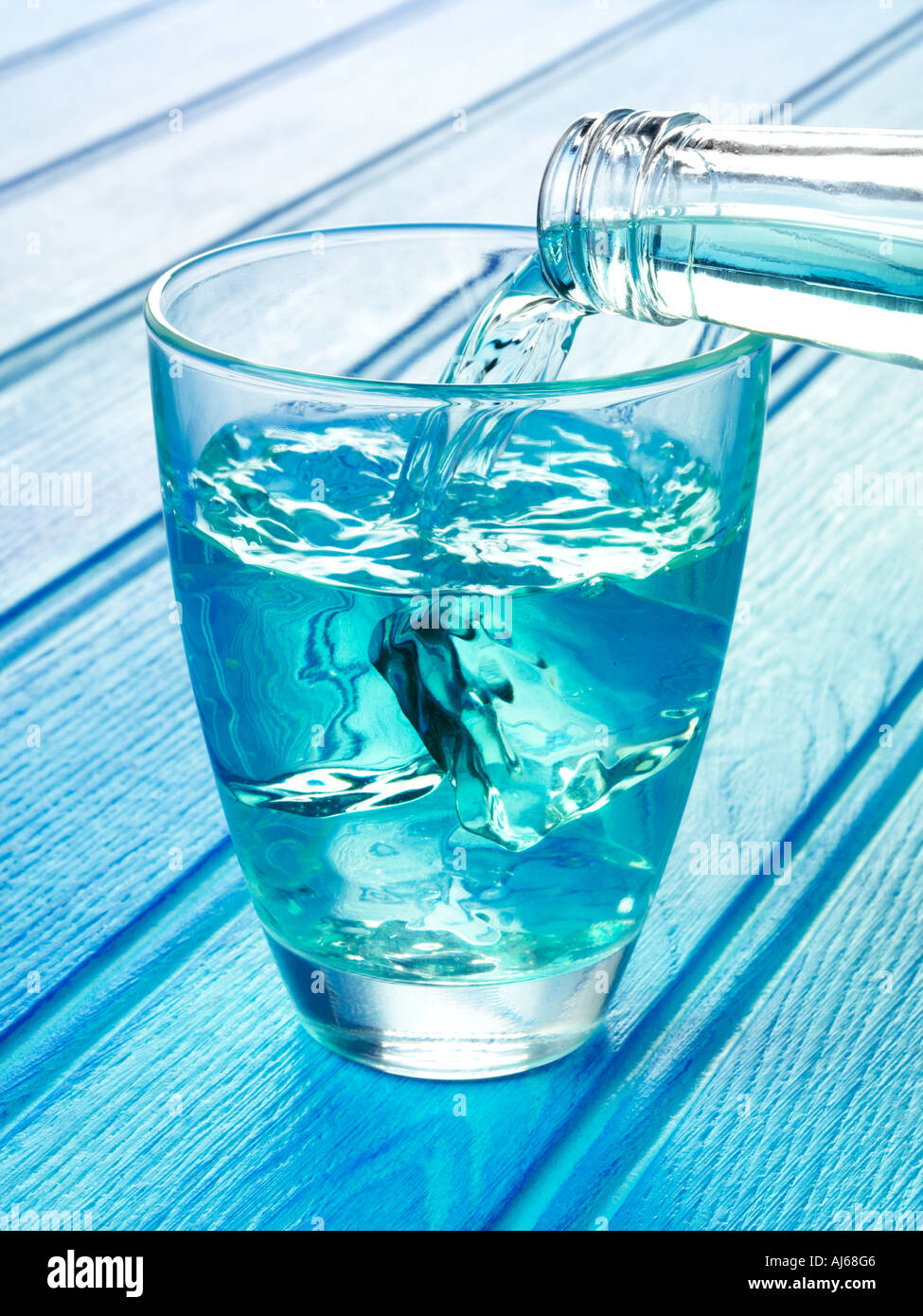 How to pour High Resolution Stock Photography and Images - Alamy