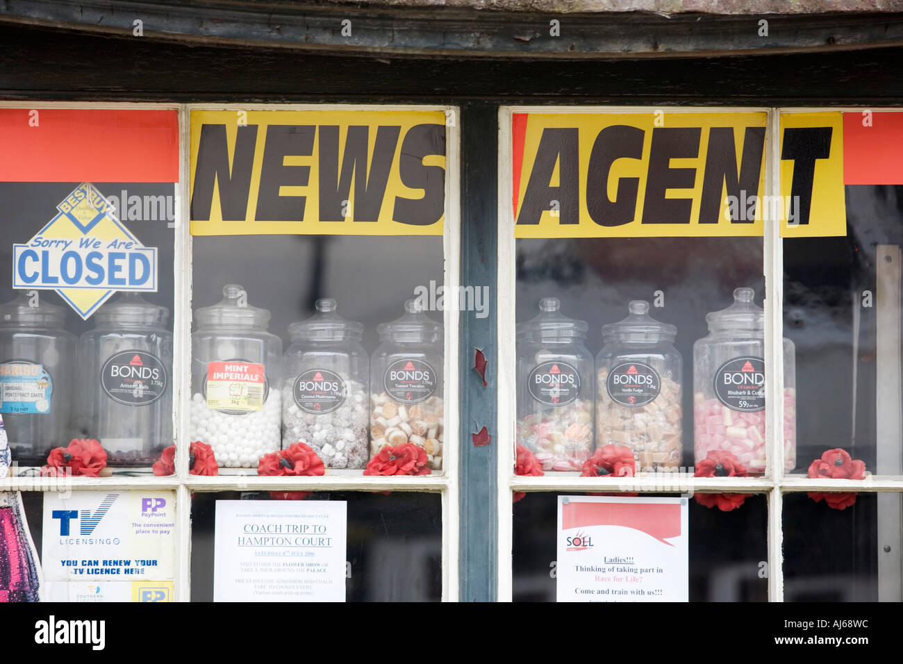 News agent shop window hi-res stock photography and images - Alamy