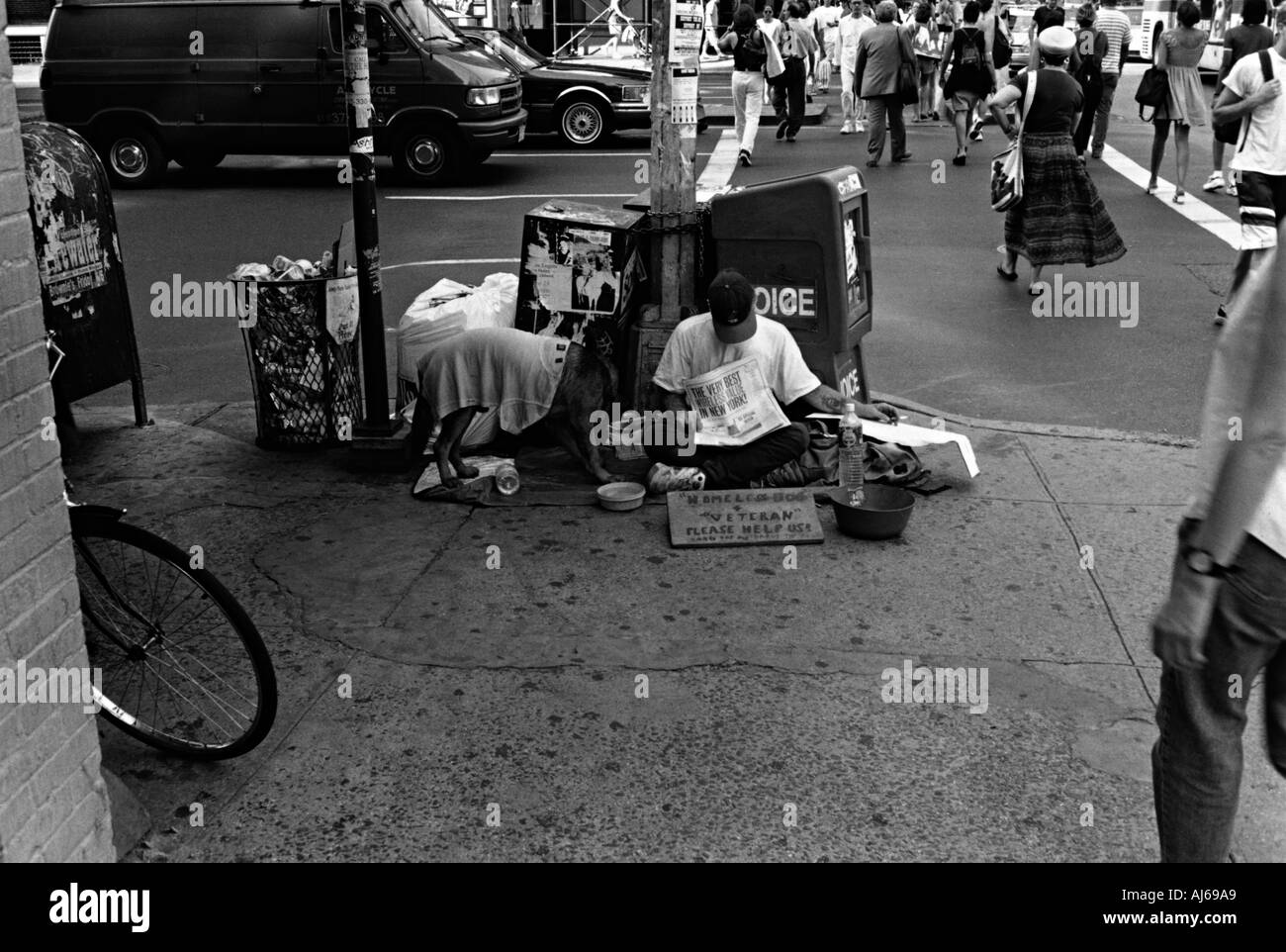 Homeless beggar new york city Black and White Stock Photos & Images - Alamy