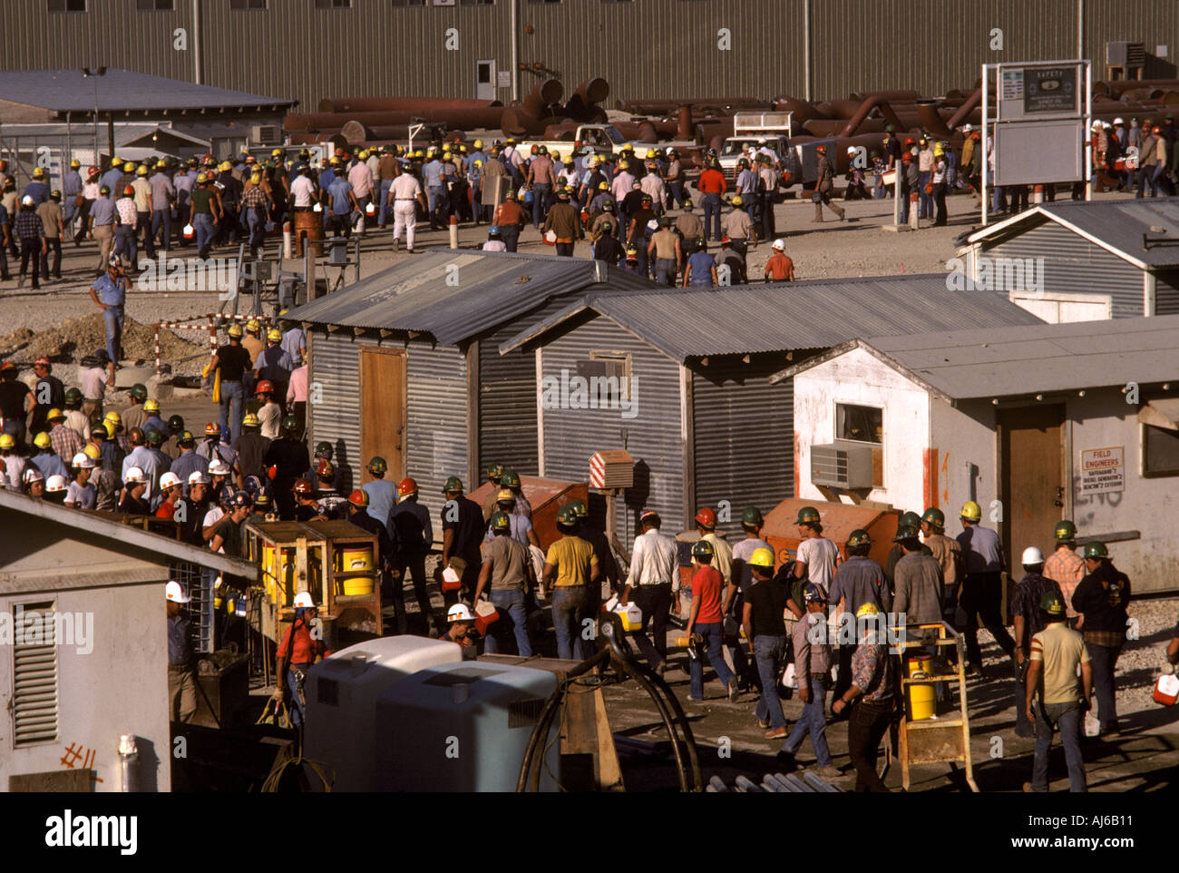 Construction workers gathered hi-res stock photography and images - Alamy
