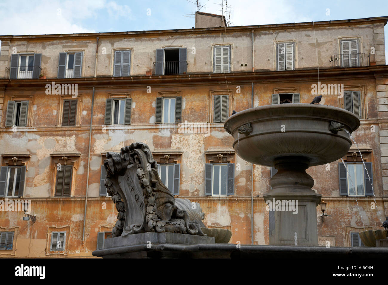 fountain and buildings in piazza santa maria square in trastevere Rome ...