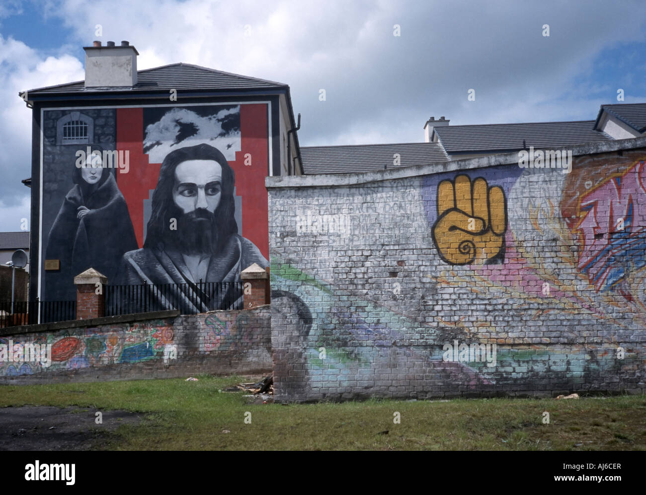 Mural depicting H-block prisoner and hunger striker Raymond McCartney ...