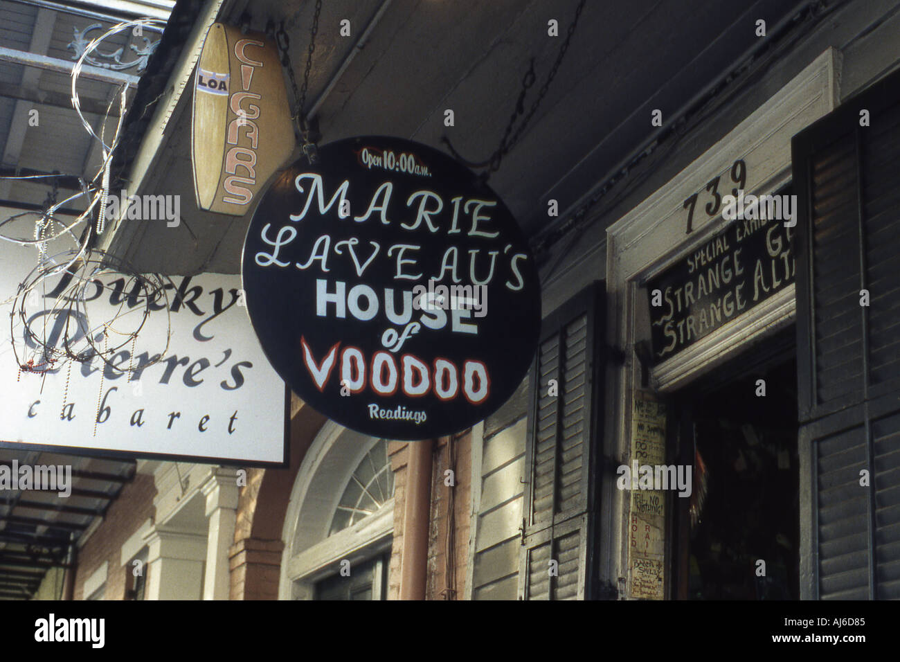 Voodoo house hi-res stock photography and images - Alamy