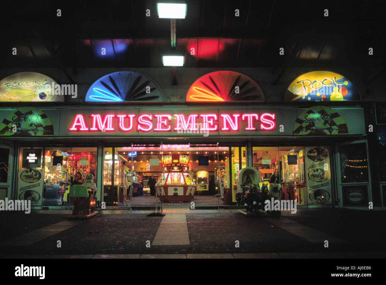 Exterior lighted signs hi-res stock photography and images - Alamy