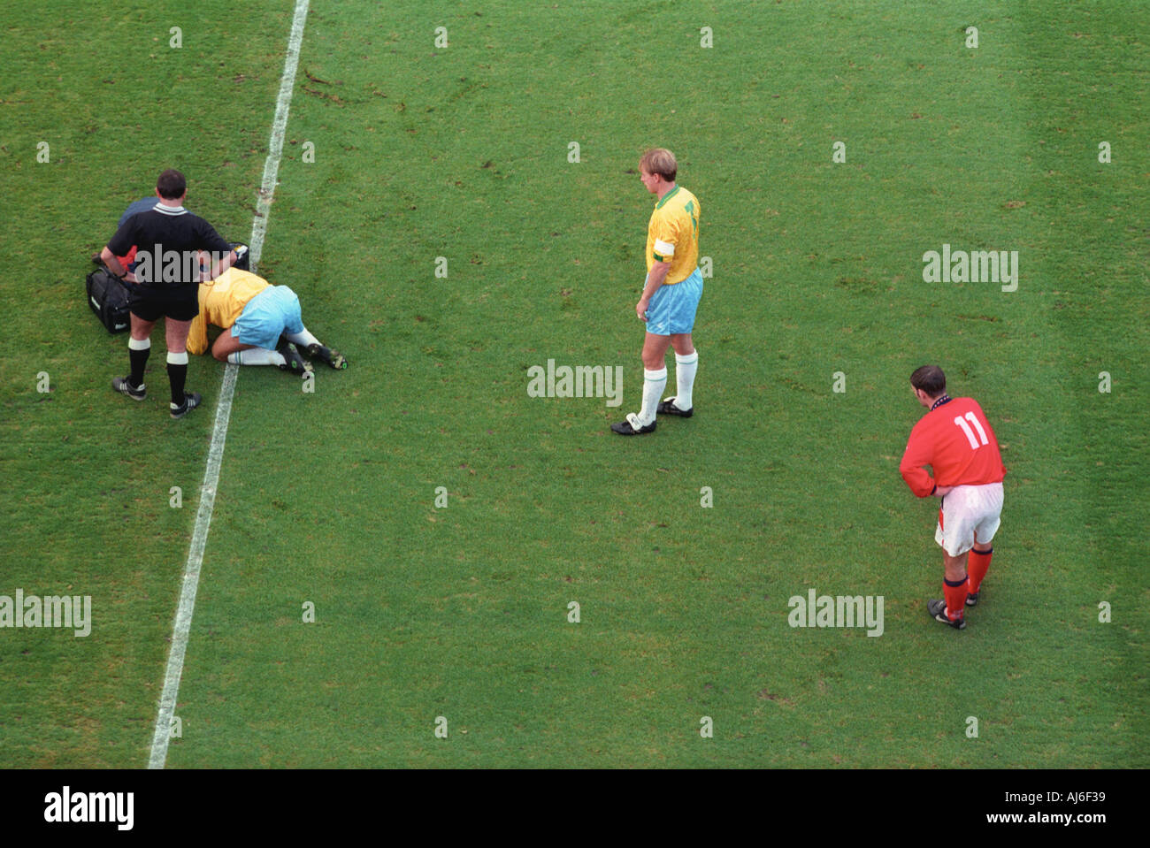 Footy ref hi-res stock photography and images - Alamy