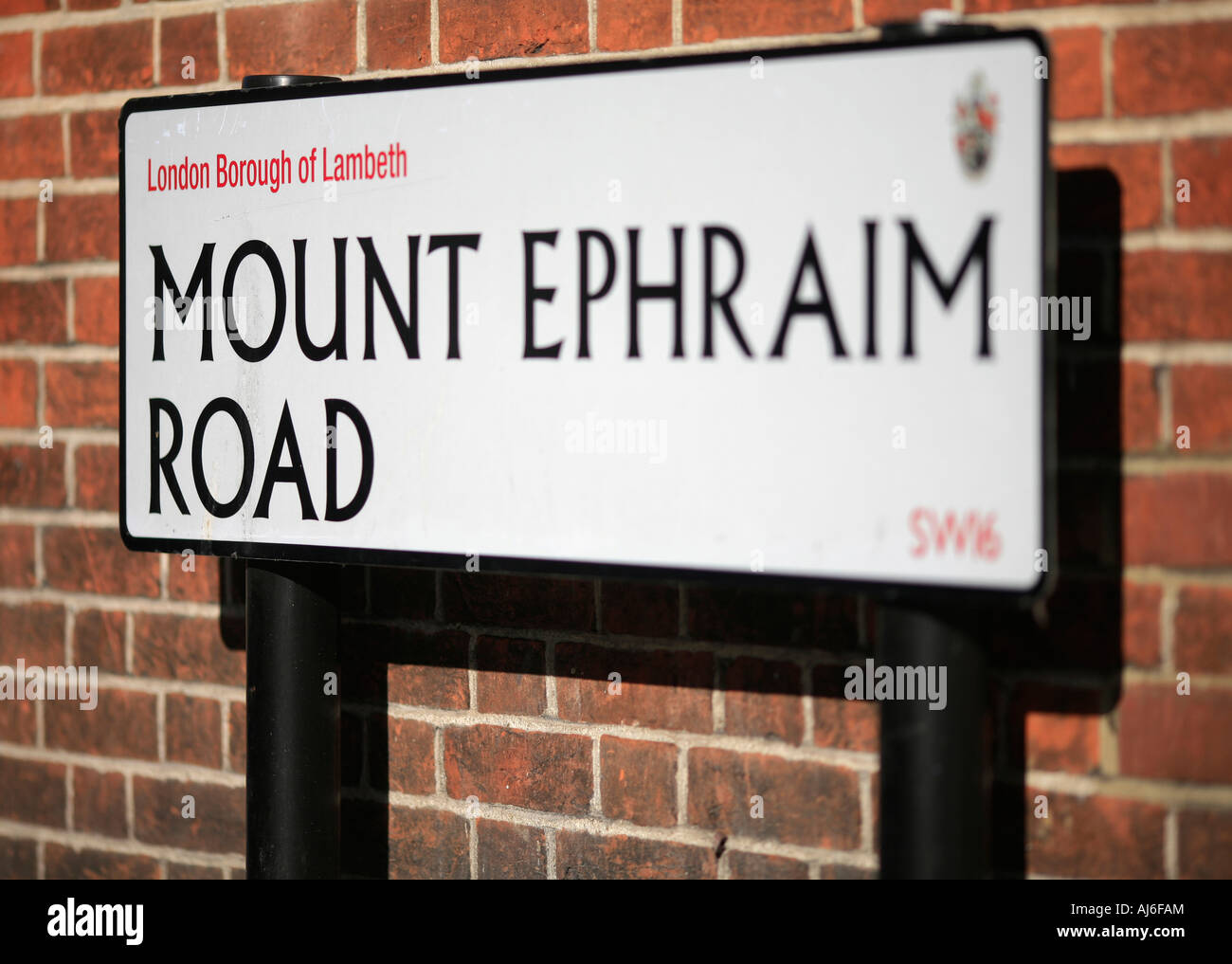 Street sign lambeth road london hi-res stock photography and images - Alamy