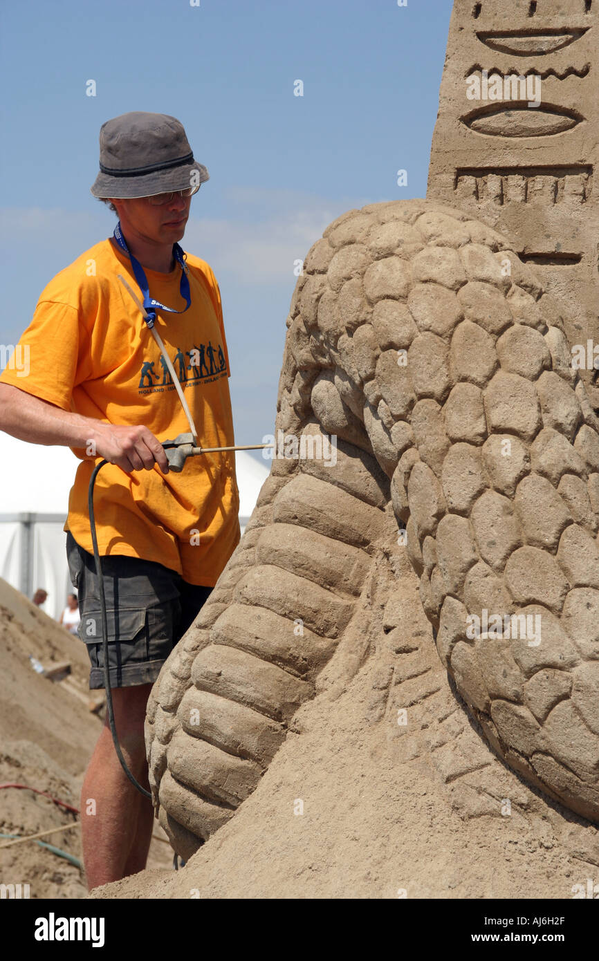 Artists work on sand sculpture hi-res stock photography and images - Alamy
