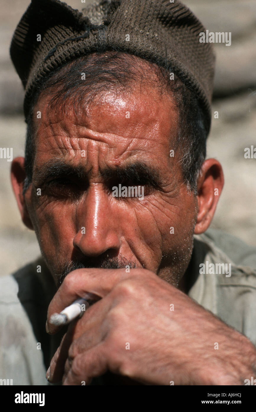 smoking Iranian, Iran Stock Photo - Alamy