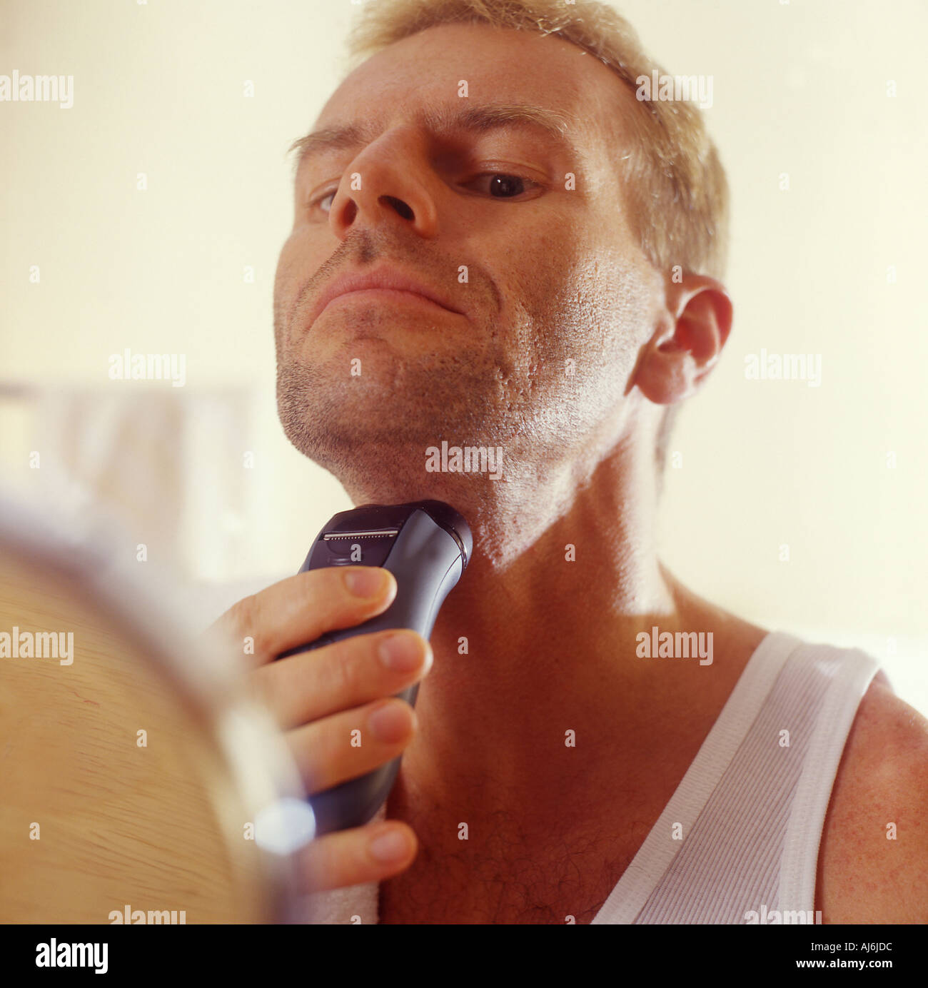 Man shaving his beard Stock Photo - Alamy