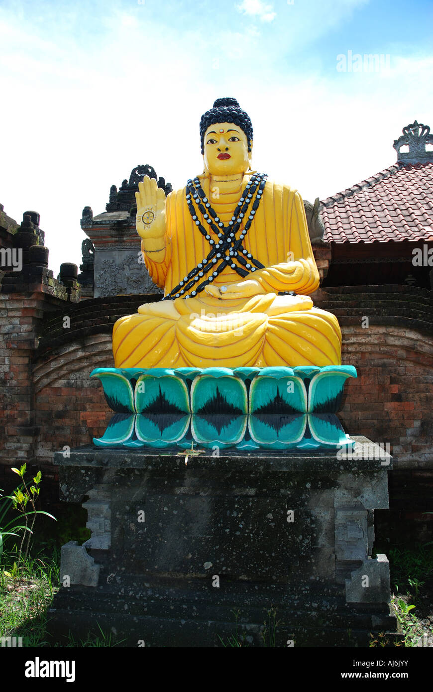 Statue Indu in a small indonesian village Stock Photo - Alamy