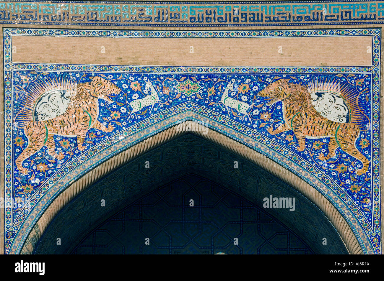 Sherdar Medressa, Lions gate, Registan, Samarkand Stock Photo - Alamy