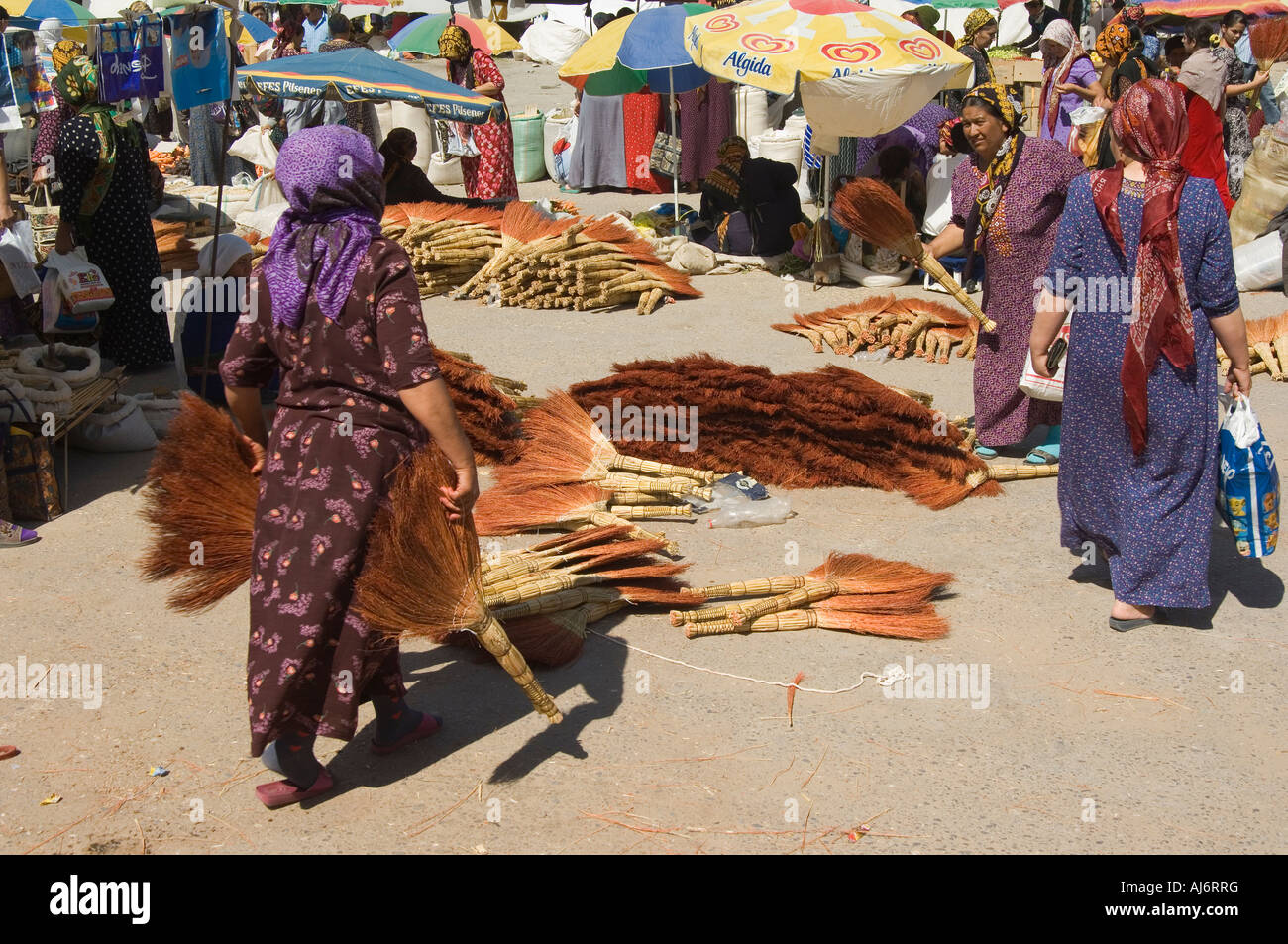 Tolkucha bazar, Ashgabat (Asgabat), Turkmenistan Stock Photo - Alamy