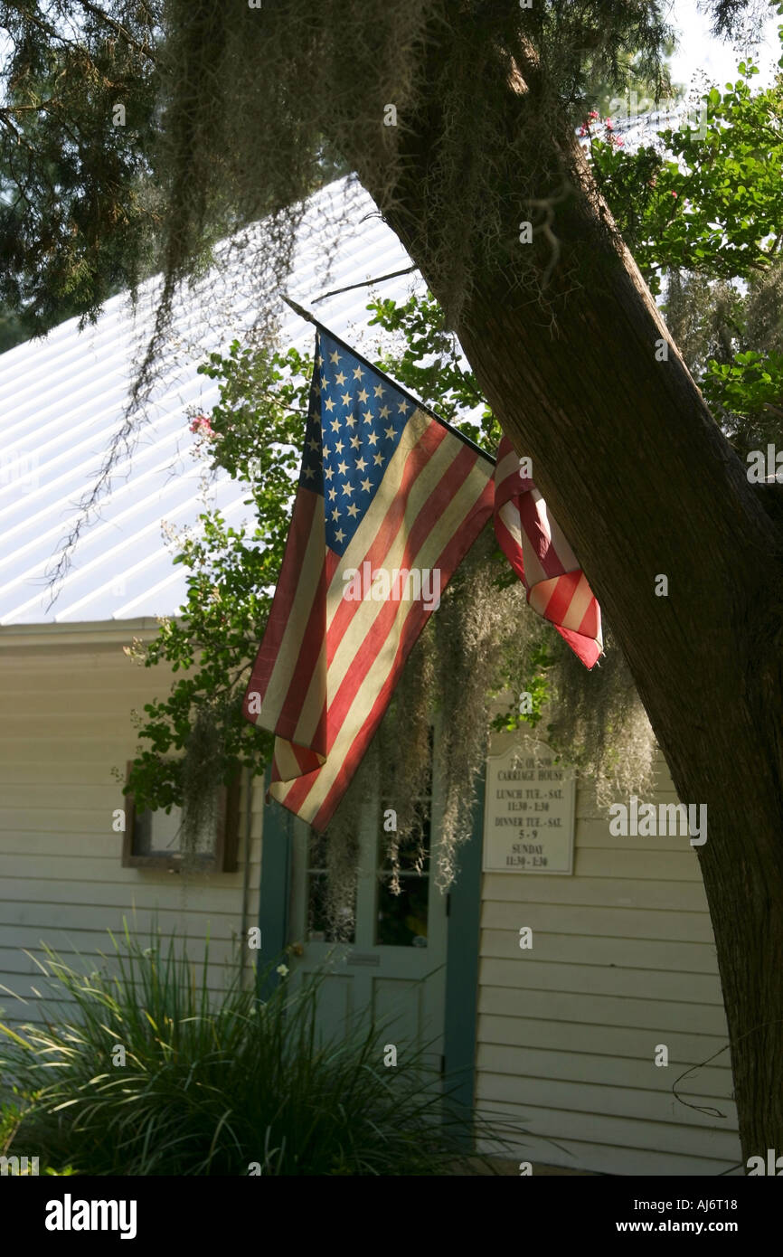 Sun behind american flag hi-res stock photography and images - Alamy
