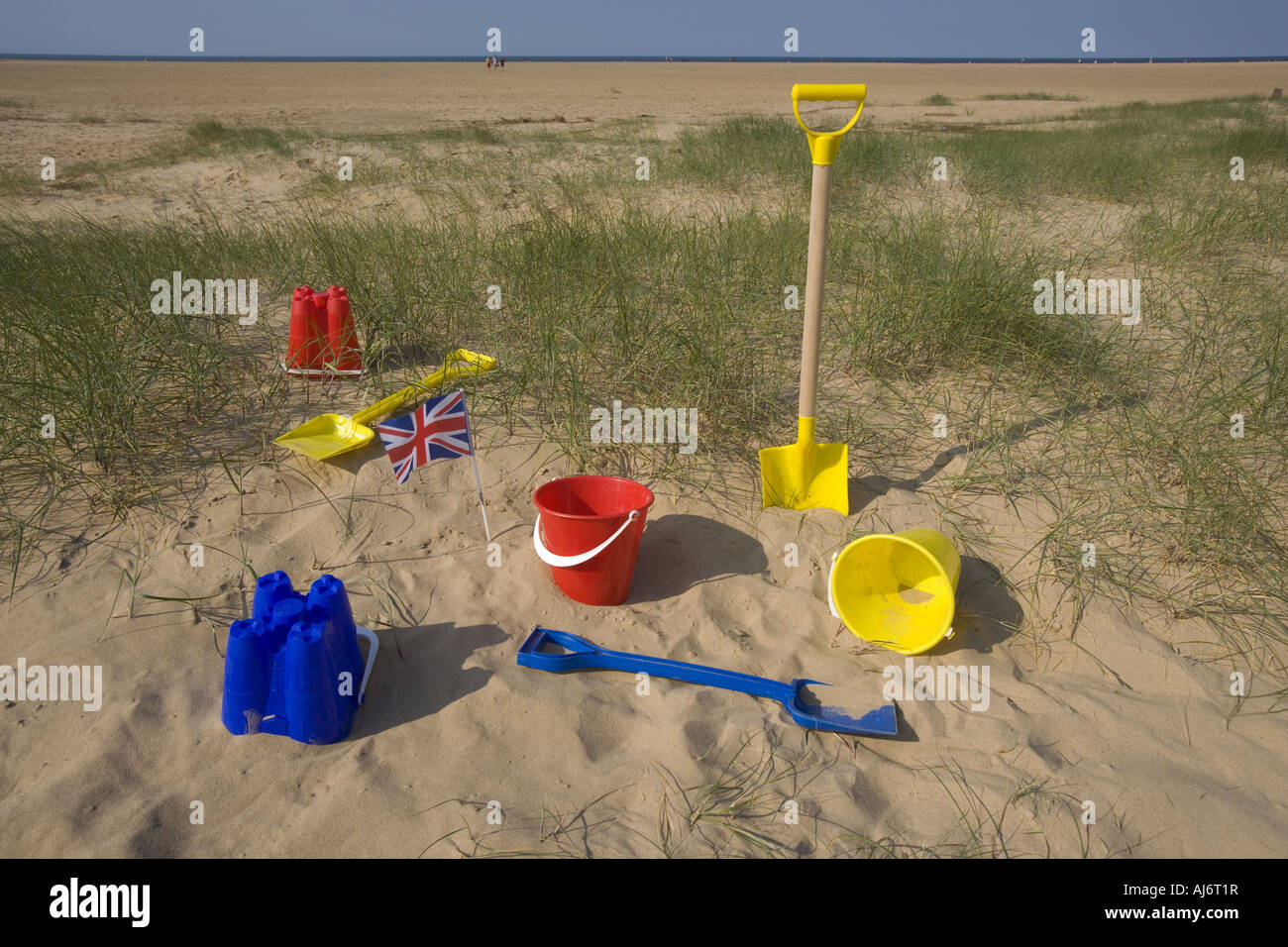 Bucket Spade & Beach Holkham Norfolk Stock Photo - Alamy