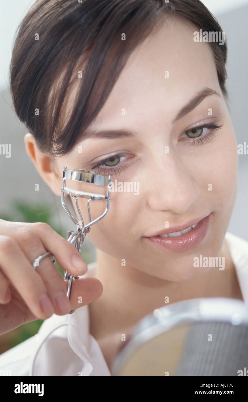 Using eyelash curler mirror hi-res stock photography and images - Alamy