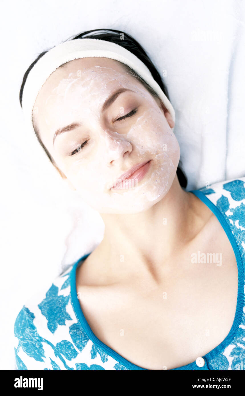 woman 20 25 25 30 young dark haired brown brown haired dark hair fair ...